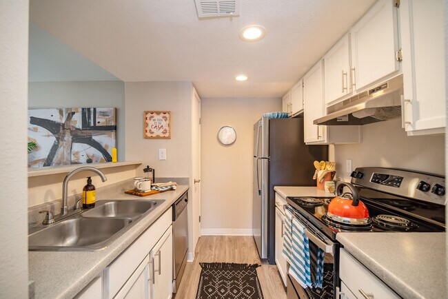 Northpointe Village Apartments - 12801 Indian School Rd NE Albuquerque ...