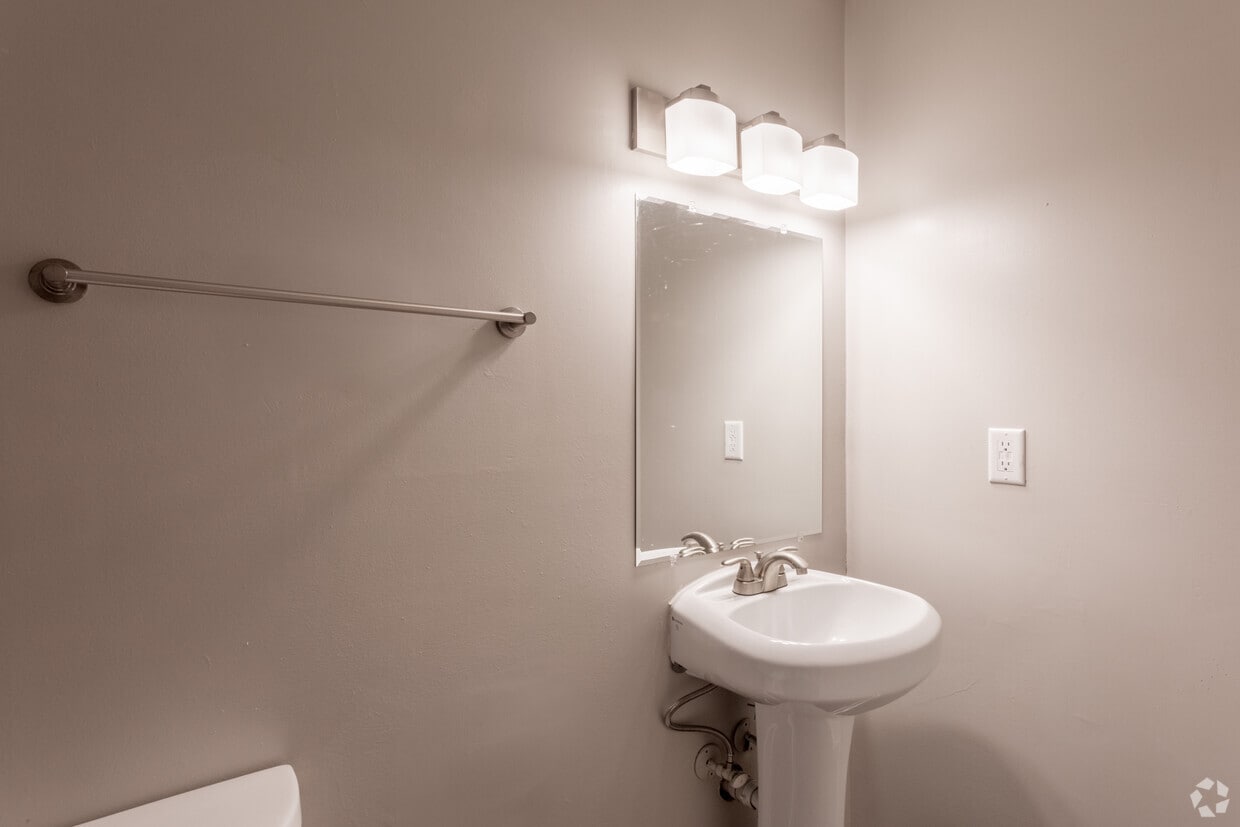 Hyde Park Townhomes - 4223 Hyde Park Dr Chester, VA 23831 | Apartments.com