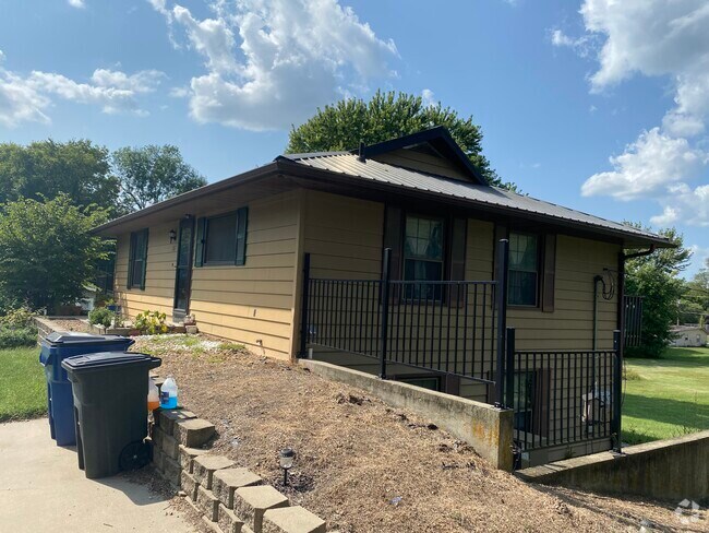 North Lawrence Student Apartments for Rent - Lawrence, KS - 3 Rentals ...