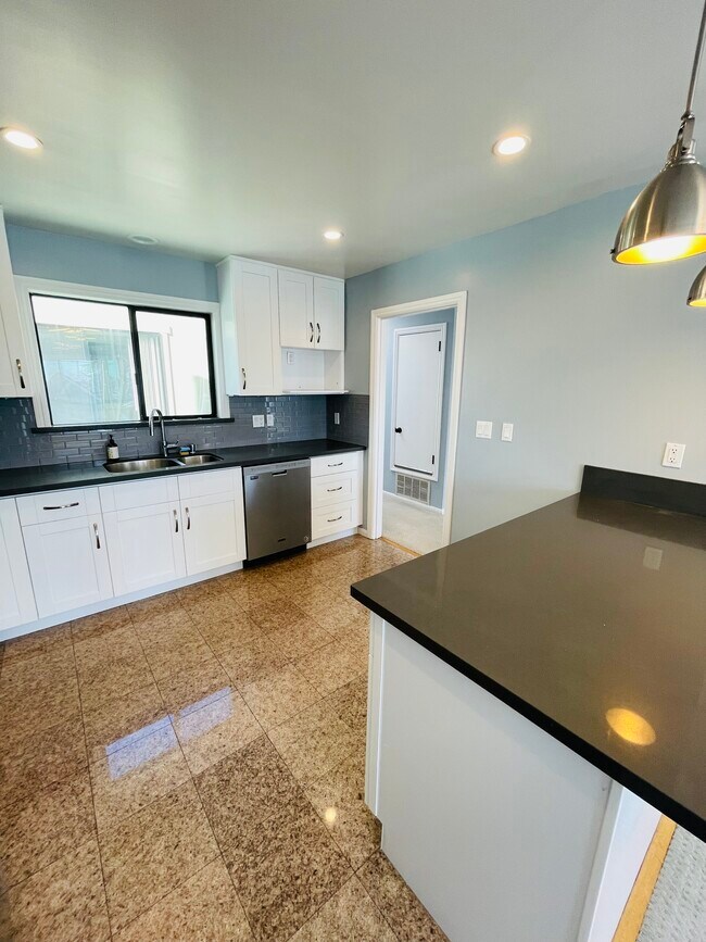 239 Lee Ave Unit 239, San Francisco, CA 94112 - Condo for Rent in San ...