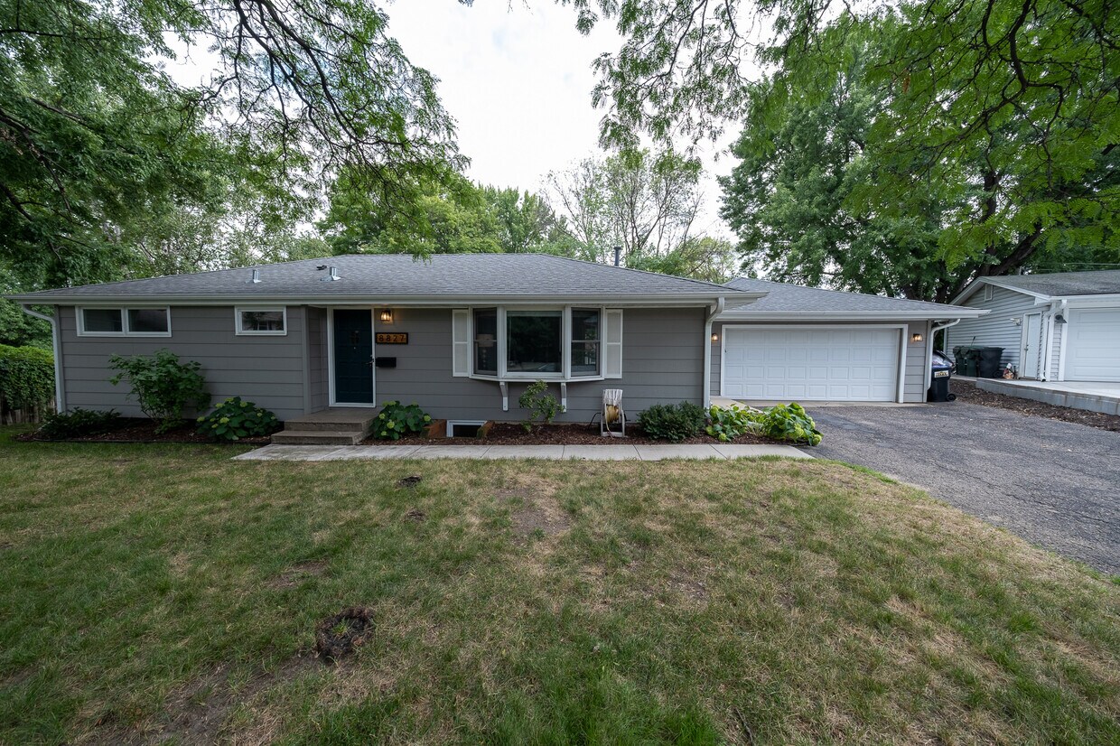 8827 Penn Lake Cir, Minneapolis, MN 55431 - House Rental in Minneapolis, MN | Apartments.com