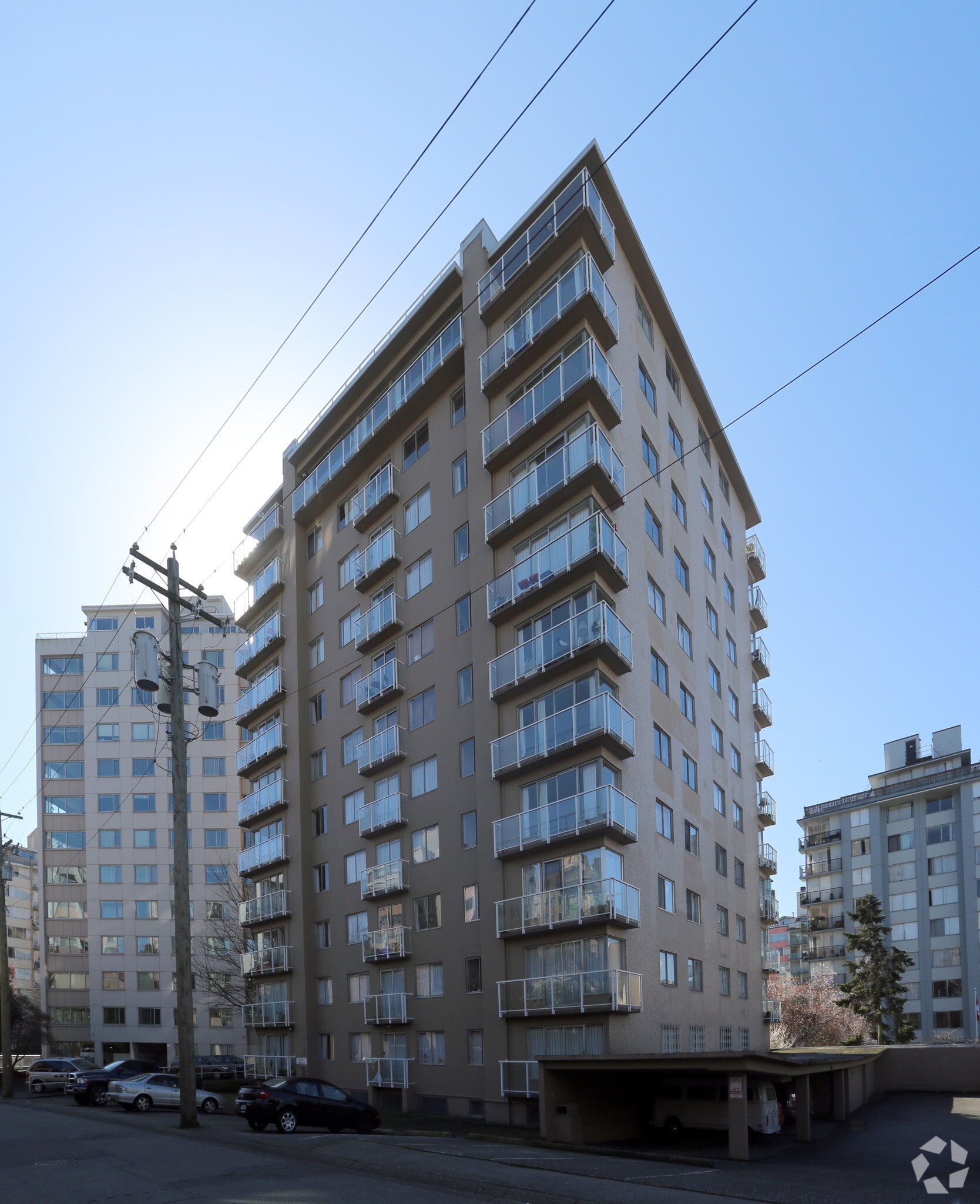 Eagle Crest Apartments Appartements - 1949 Comox St Vancouver, BC ...