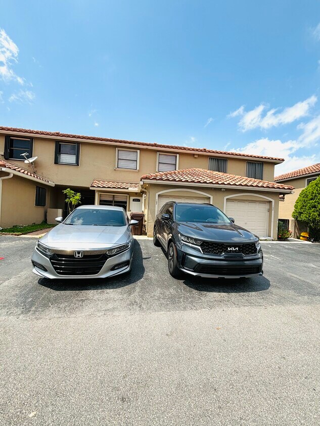 2551 W 60th Pl, Hialeah, FL 33016 - Townhome Rentals in Hialeah FL ...