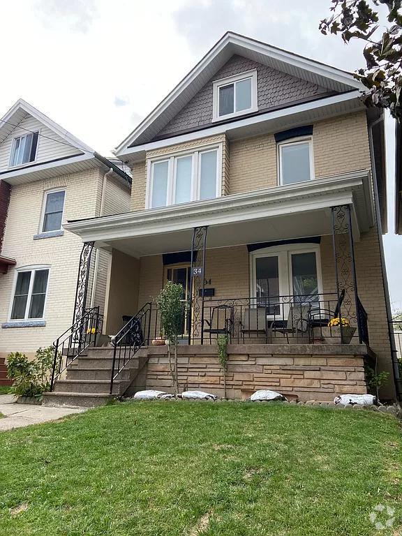 Hamilton Central East B Apartments for Rent with Hardwood Floors ...