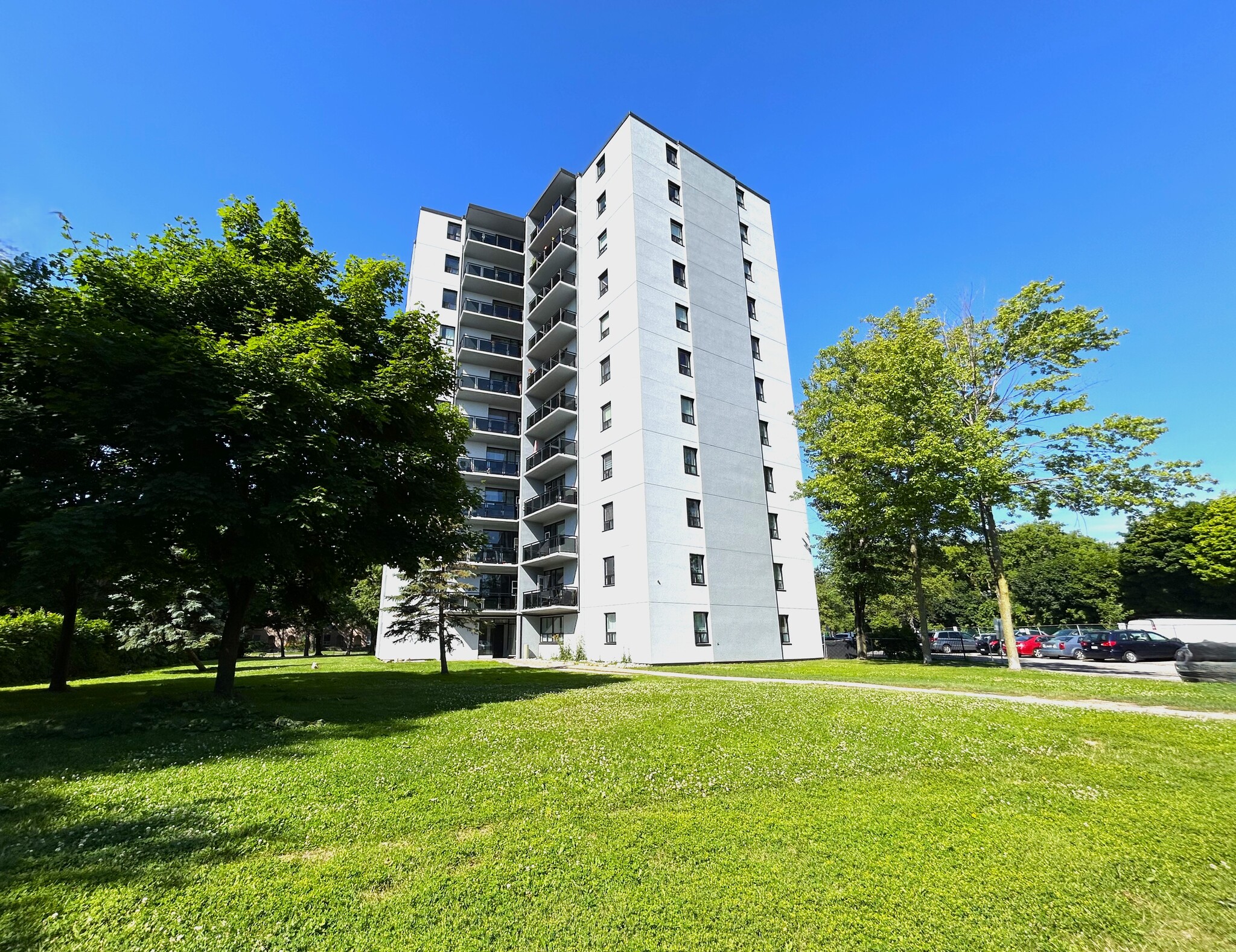 Cavendish Apartments Appartements - 3125 Queen Frederica Dr Mississauga ...