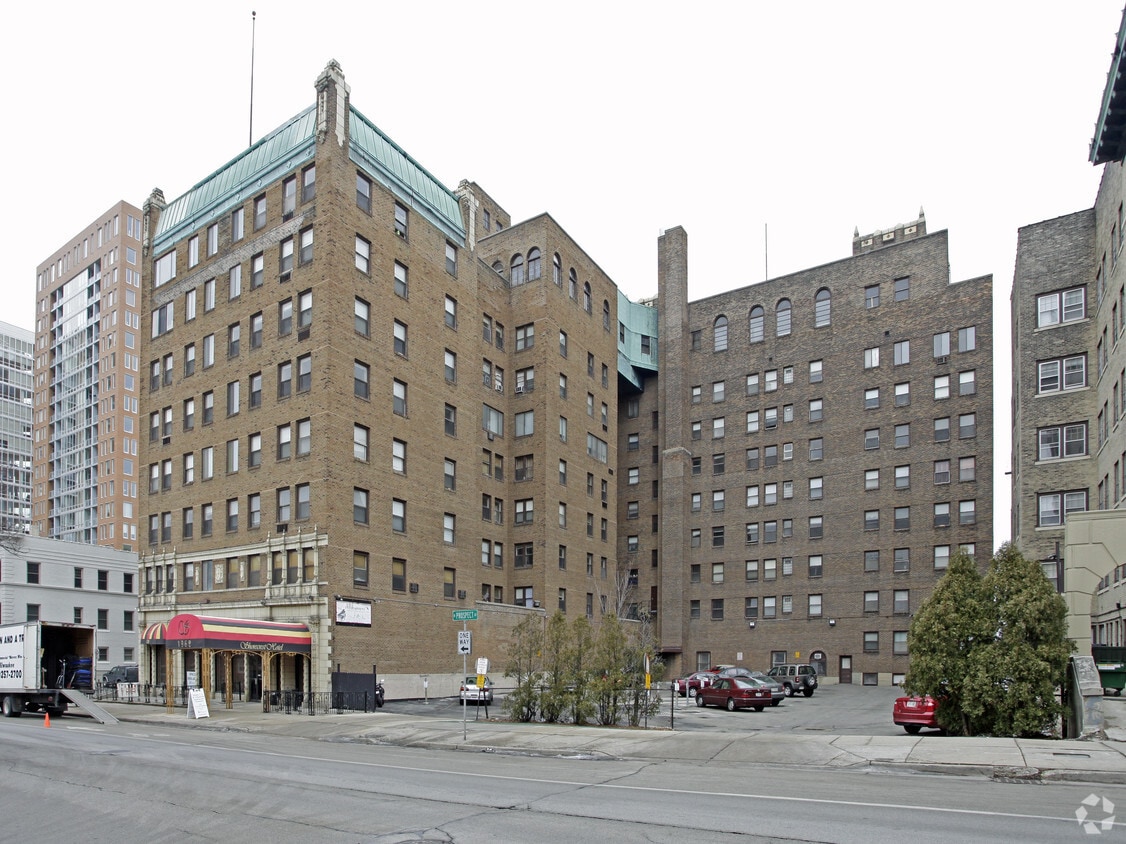 The Shorecrest - Apartments in Milwaukee, WI | Apartments.com