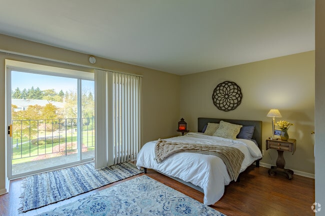 Porticos of Fox Point Apartments - 500 W Bradley Rd Fox Point, WI ...