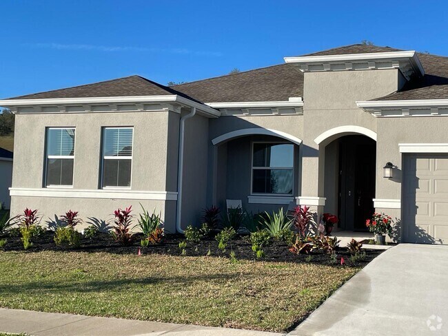 Apartments for Rent with a Walk-In Closet in Tangerine FL
