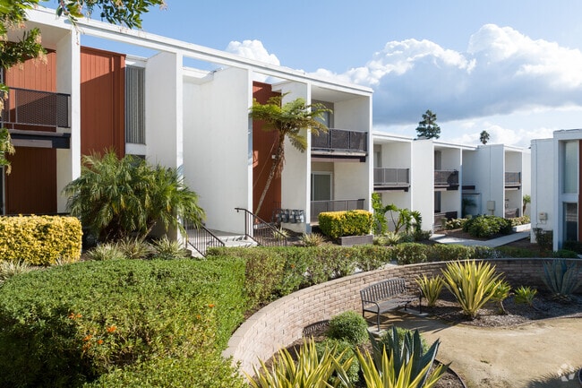 Downtown Thousand Oaks Apartments for Rent with a Walk-In Closet ...