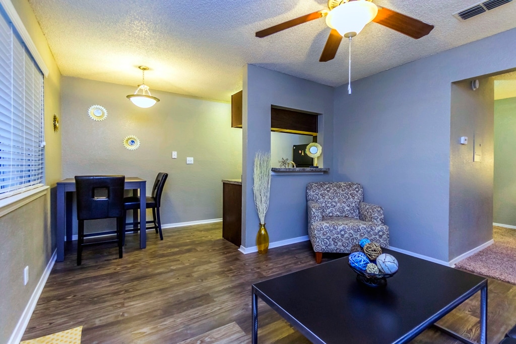 Charleston Crossing Apartments - 4548 S Elm Pl Broken Arrow, OK 74011 ...