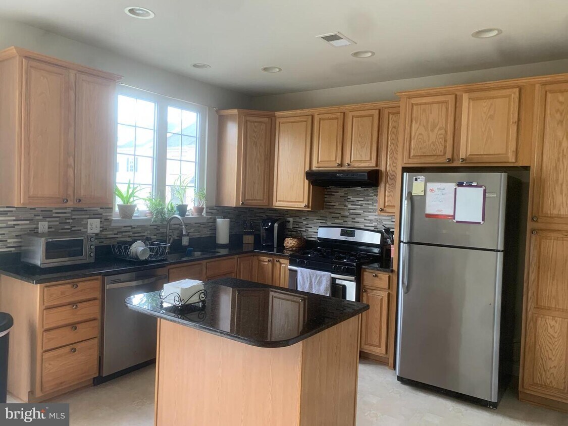 24706 Kings Canyon Square, Stone Ridge, VA 20105 - Townhome Rentals in ...