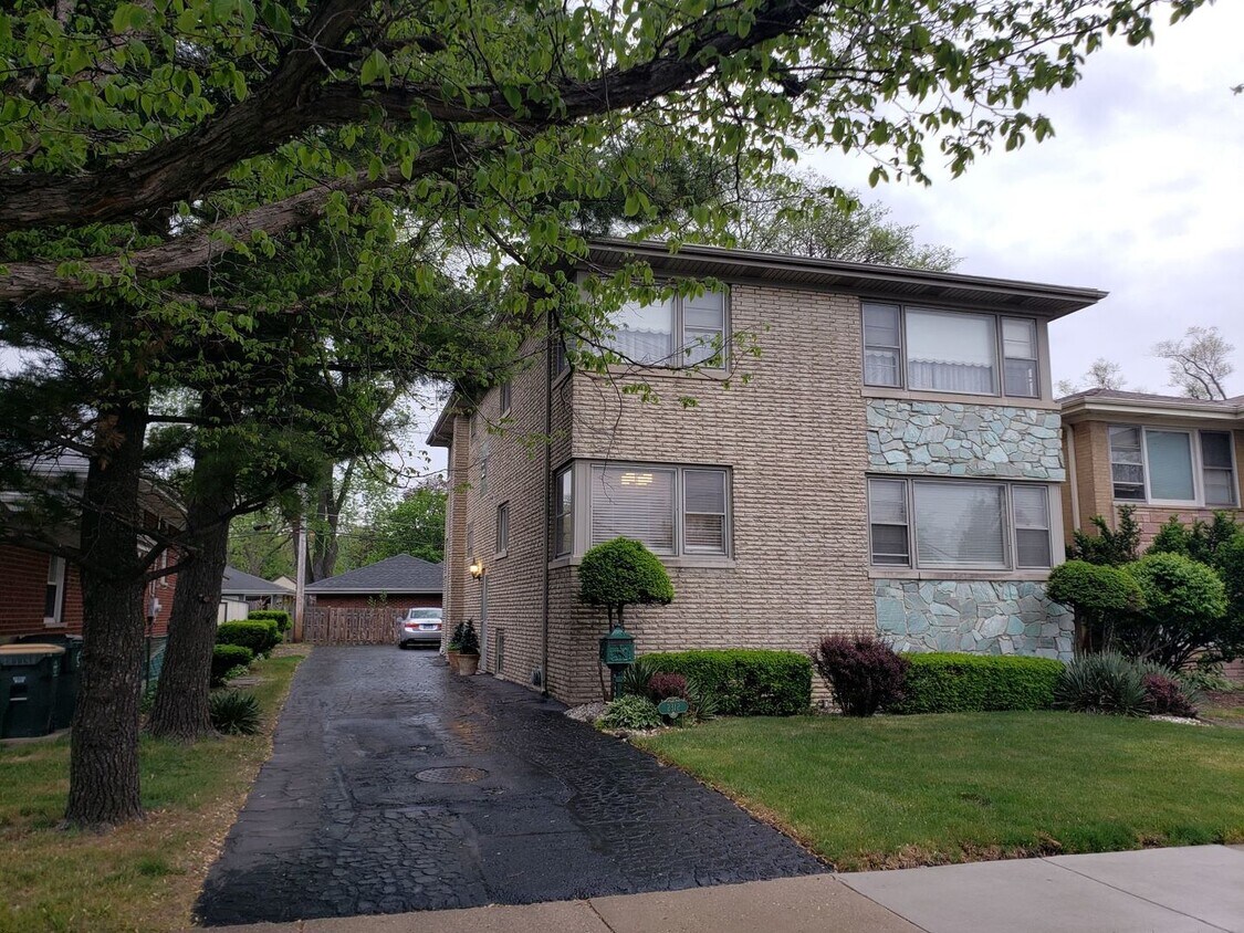2312 Oakton St Unit 2, Park Ridge, IL 60068 - Room for Rent in Park Ridge, IL | Apartments.com