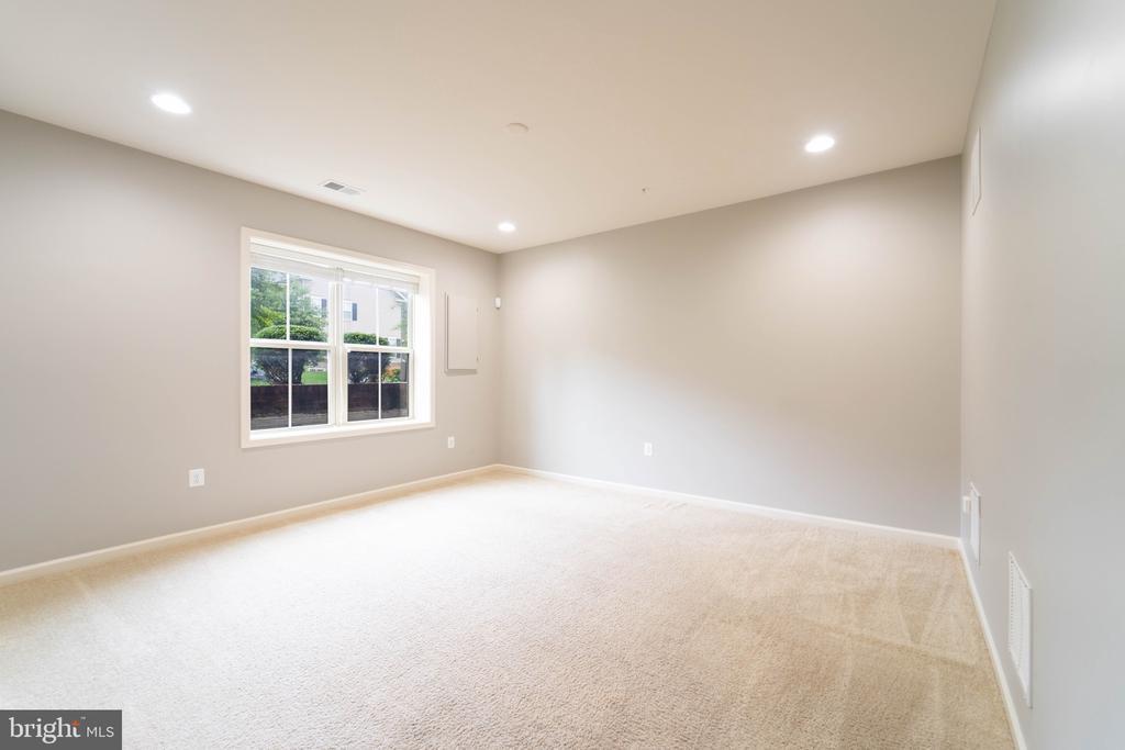 13236 Tivoli Lake Blvd, Silver Spring, MD 20906 - Townhome Rentals in ...