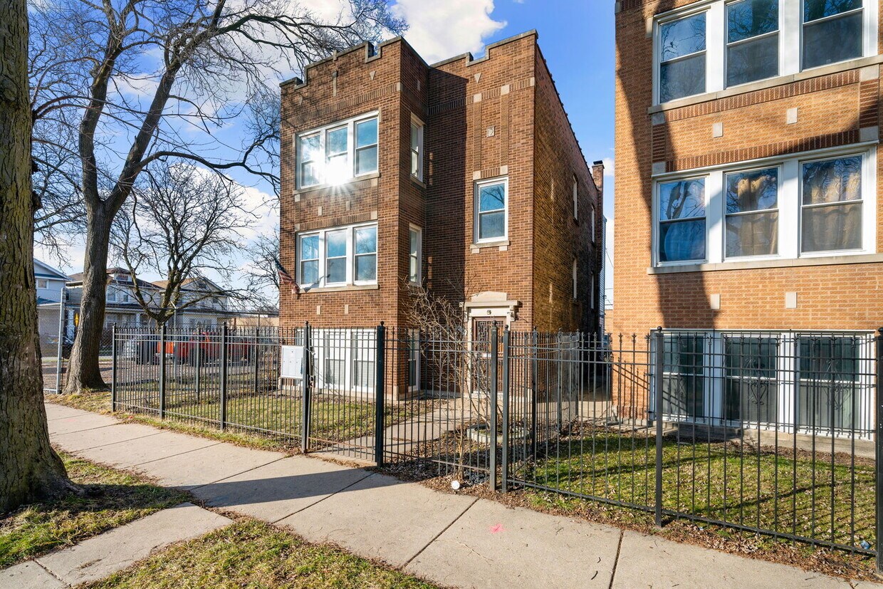 4874 W Homer St, Chicago, IL 60639 - House Rental in Chicago, IL ...