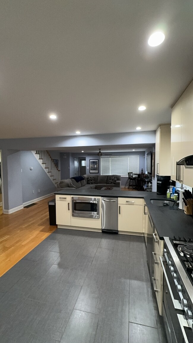 2940 S Broad St, Philadelphia, PA 19145 - House Rental in Philadelphia ...