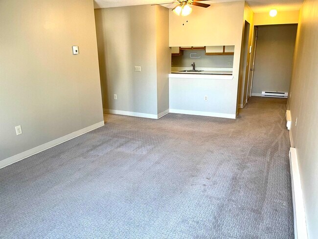 130 Eastern Ave Unit 302, Manchester, NH 03104 - Condo for Rent in ...