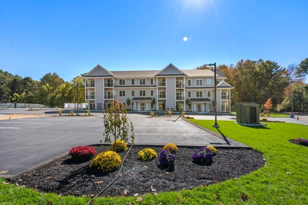 242 Main St Unit 302, Millis, MA 02054 - Room for Rent in Millis, MA ...