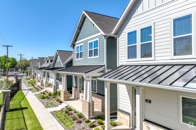 Mission Town Square - Apartments in Hurst, TX | Apartments.com