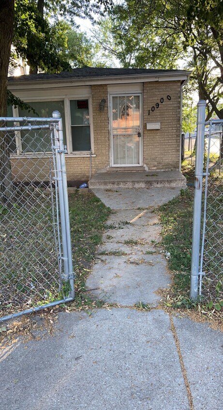 10900 S Edbrooke Ave, Chicago, IL 60628 - House Rental in Chicago, IL ...