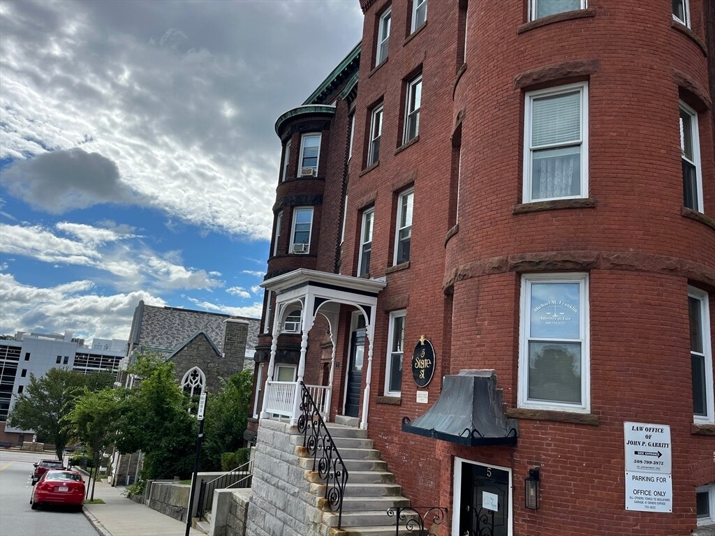 5 State St Unit 4, Worcester, MA 01609 - Condo for Rent in Worcester ...