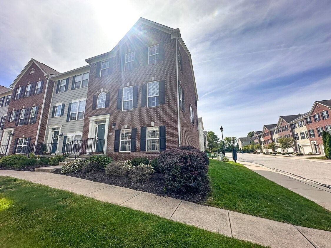 9072 Teaneck Dr Unit 9072 Teaneck Dr, Fishers, IN 46038 - Room for Rent ...