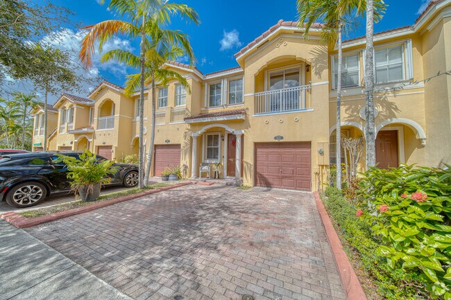 Apartamentos de renta en Grand Lakes - Miami, FL | Apartamentos.com