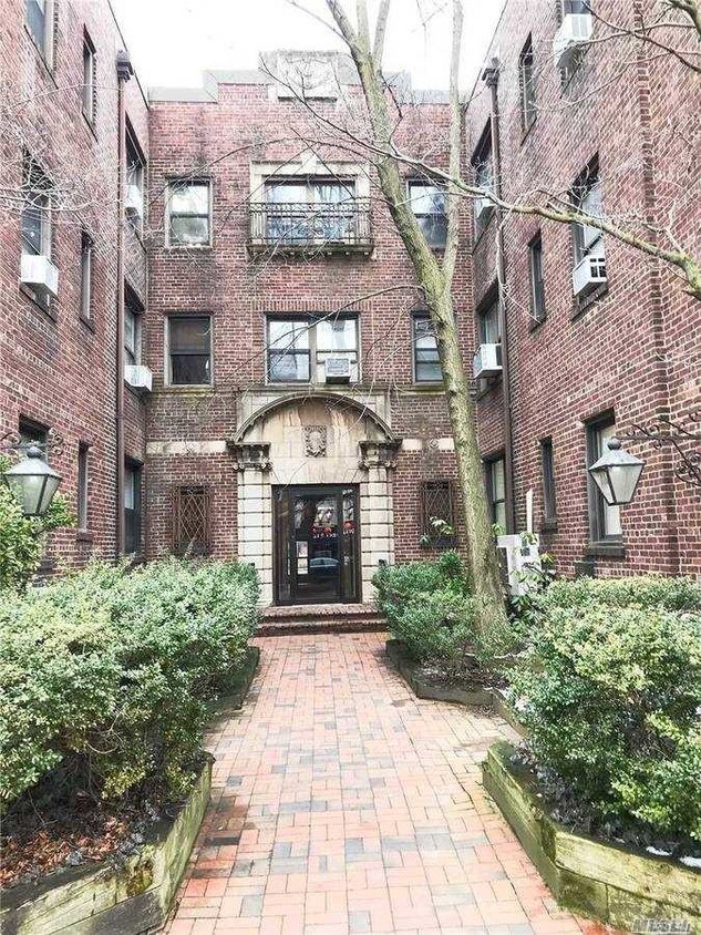 7 Bond St Unit 2C, Great Neck, NY 11021 - Condo for Rent in Great Neck ...