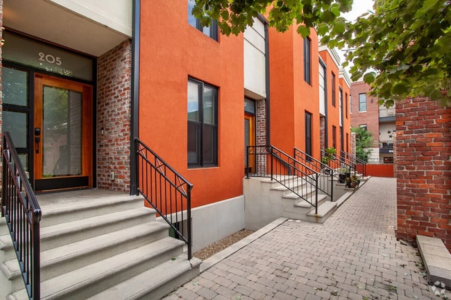 Uptown Knoxville Gated Apartments for Rent - Knoxville, TN - 2 Rentals ...