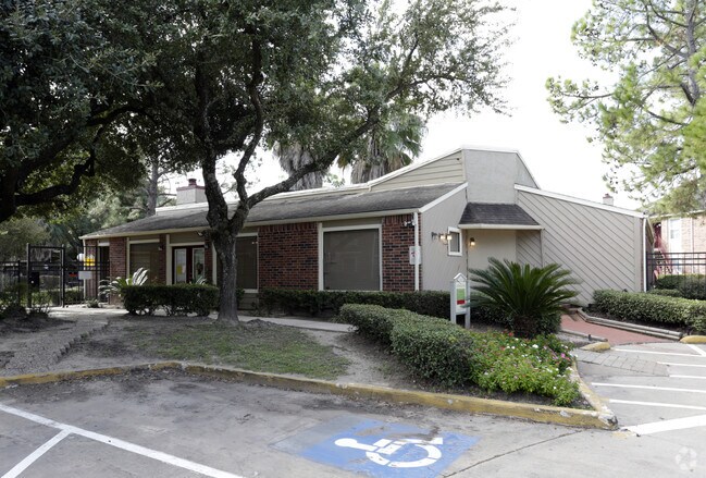 Crescent at Cityview Apartments - Houston, TX | Apartments.com