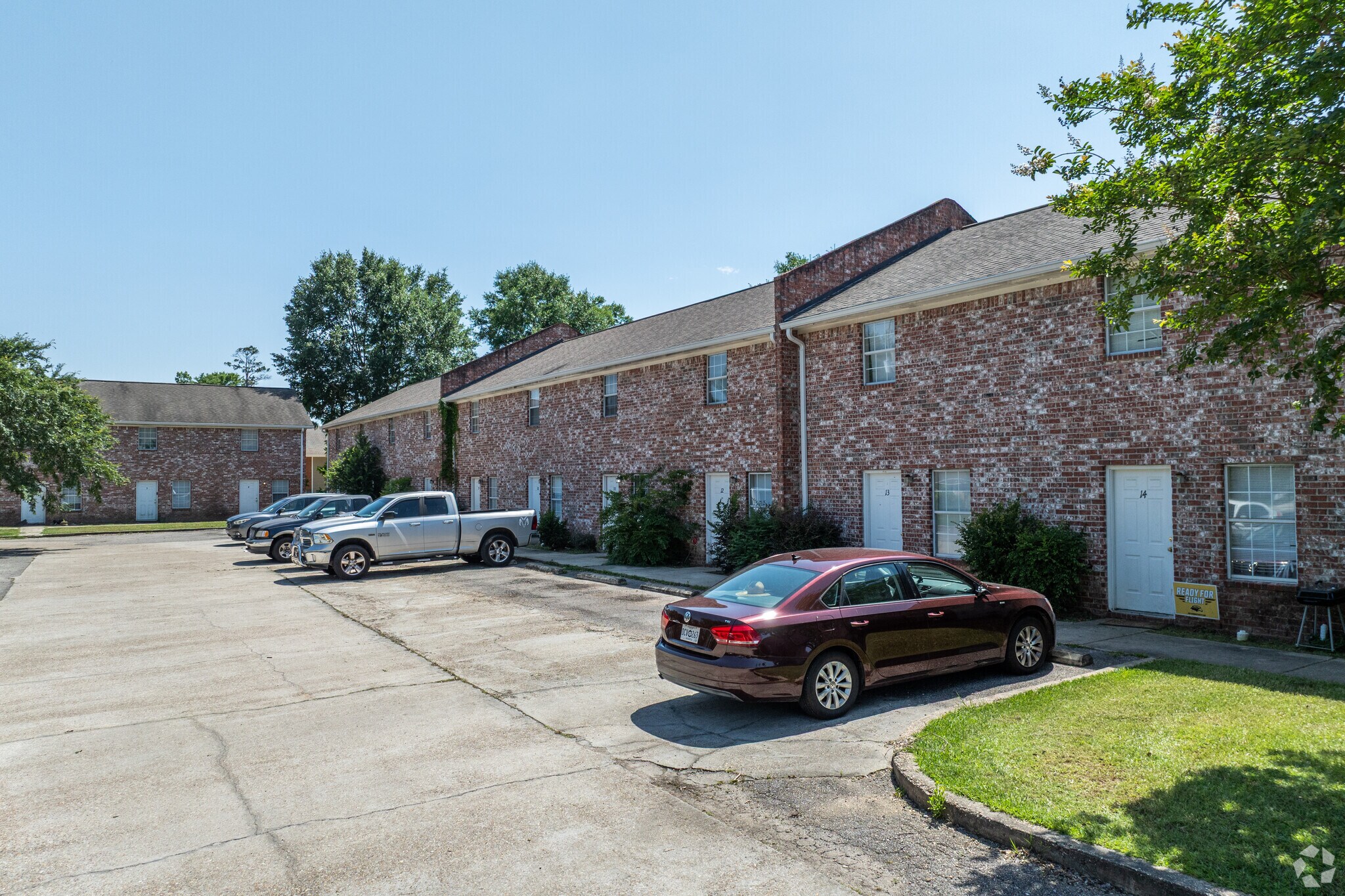 Golden Eagle Townhouses - 318 N 38th Ave Hattiesburg, MS 39401 ...