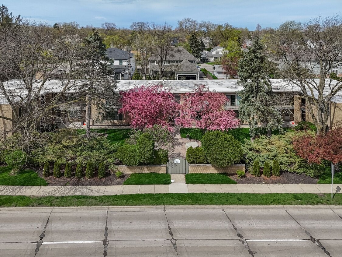 2655 E Maple Rd Unit 14, Birmingham, MI 48009 - Room for Rent in ...