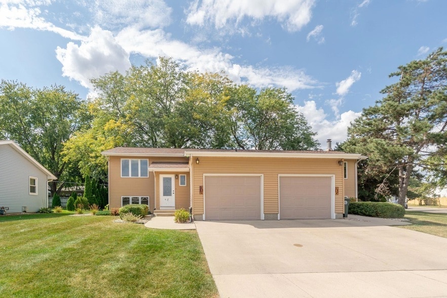 418 Colby Rd, Waterloo, IA 50701 | Apartments.com