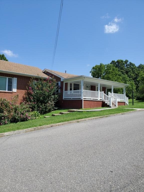 263 E 41st St, Buena Vista, VA 24416 - Room for Rent in Buena Vista, VA ...