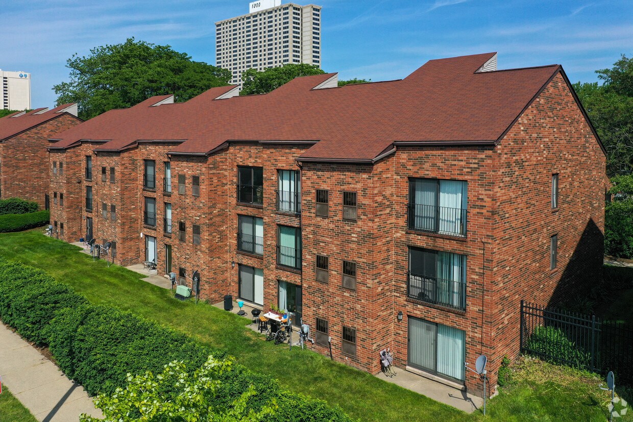 Palms East Apartments - 1531 E Larned St Detroit, MI | Apartments.com