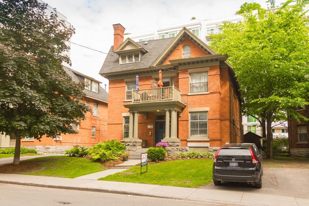 Apartments for Rent with a Balcony in Bryson QC | Apartments.com