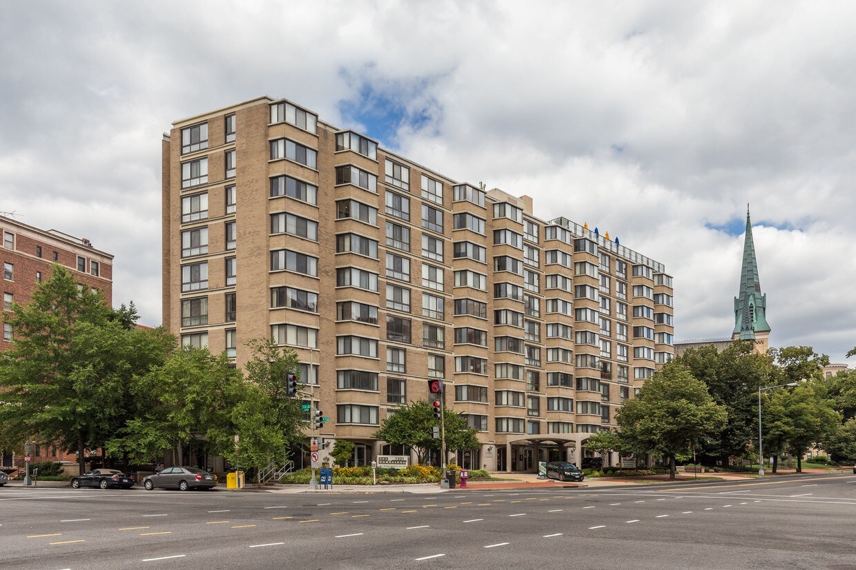 The Cambridge Apartments Apartments - 1221 Massachusetts Ave NW ...