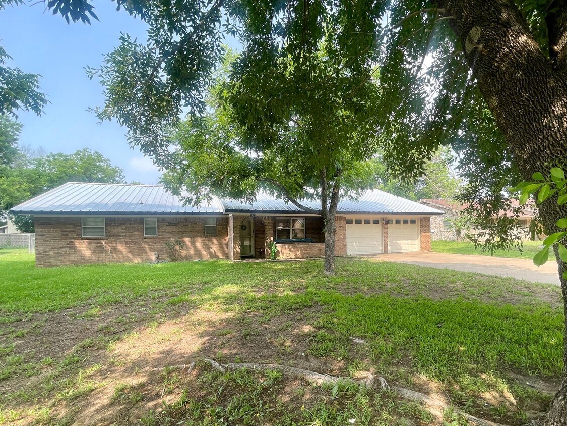 1010 N Meadowlark Ln, Stephenville, TX 76401 - House Rental in ...