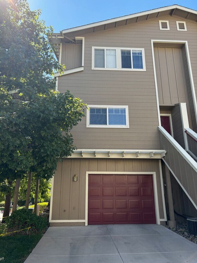 300 Andrew Cahill Ln, Reno, NV 89503 - Casas adosadas en renta en Reno ...