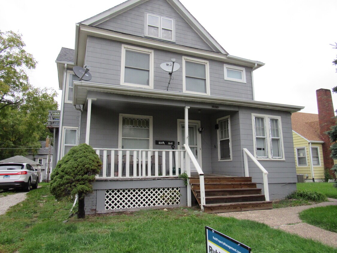 1026 W Locust St Unit 1206 upstairs, Davenport, IA 52804 - Apartments ...