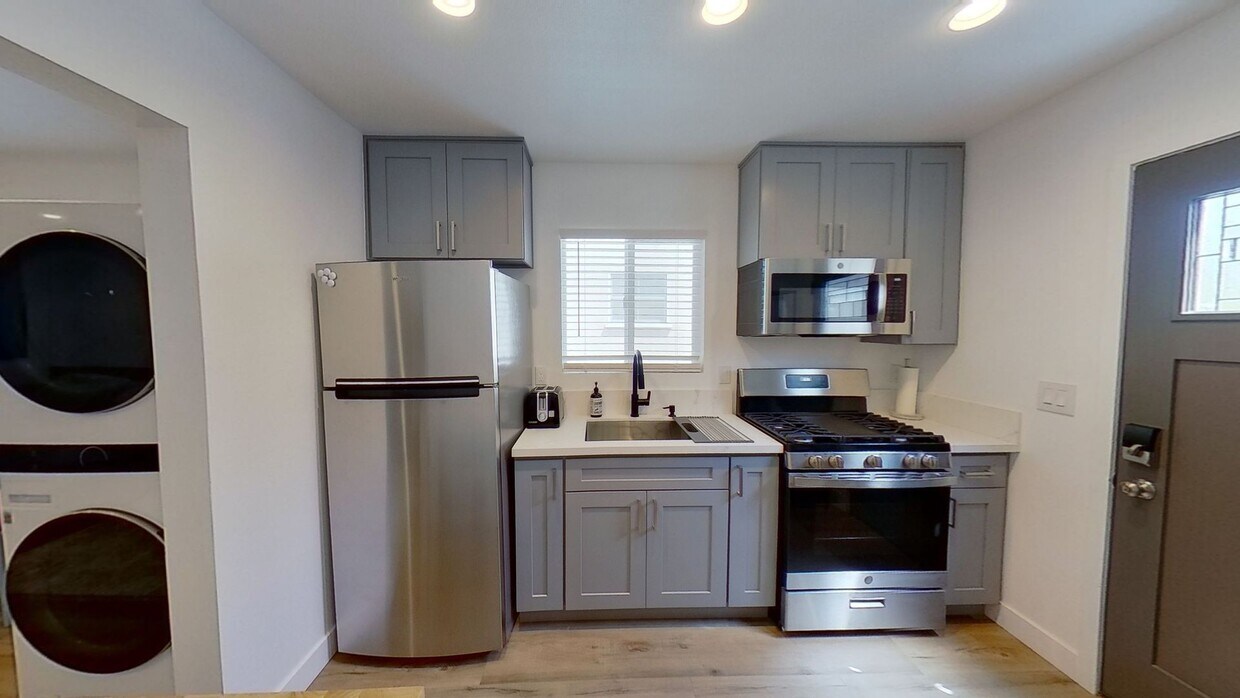 1896 N College Cir Unit Mid-Term: 1896 1/2 N. College Cir, Long Beach ...