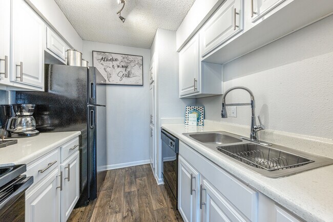The Landing At Clear Lake Apartments 240 El Dorado Blvd Webster Tx