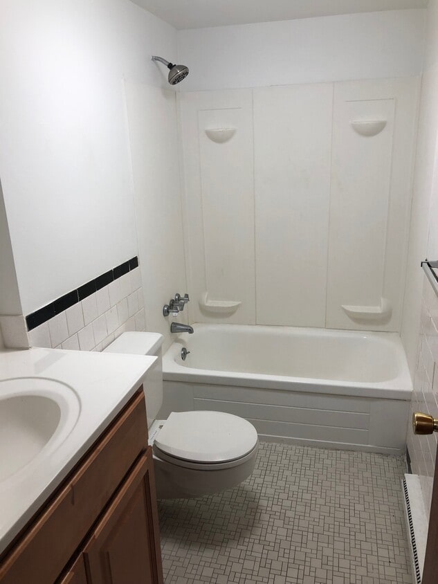 Evergreen Apartments - 2015-2045 Broad St Cranston, RI 02905 ...