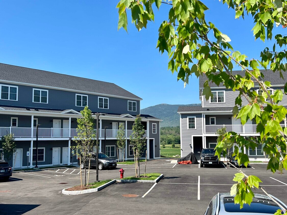 38 Alpine Place Dr Unit 202, HALES LCTN, NH 03860 - Room for Rent in ...