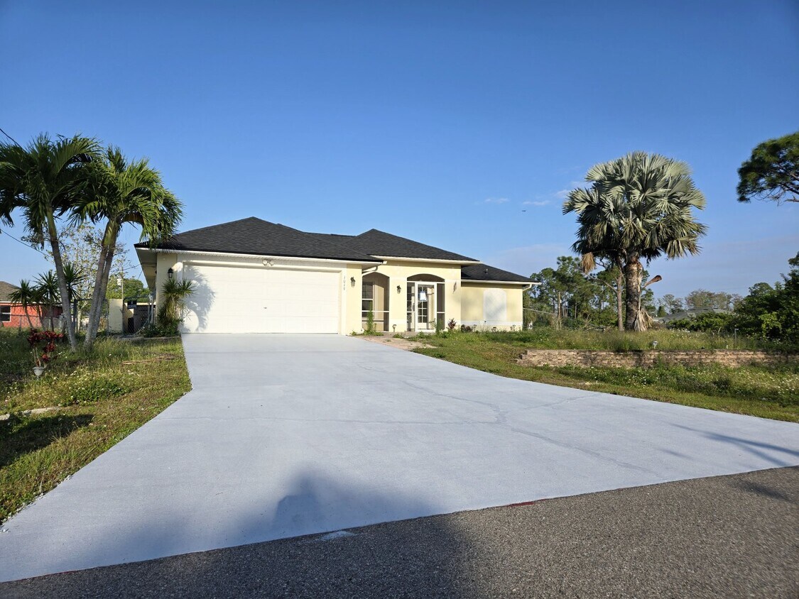 1019 Angelo Ave, Lehigh Acres, FL 33971 - Room for Rent in Lehigh Acres ...