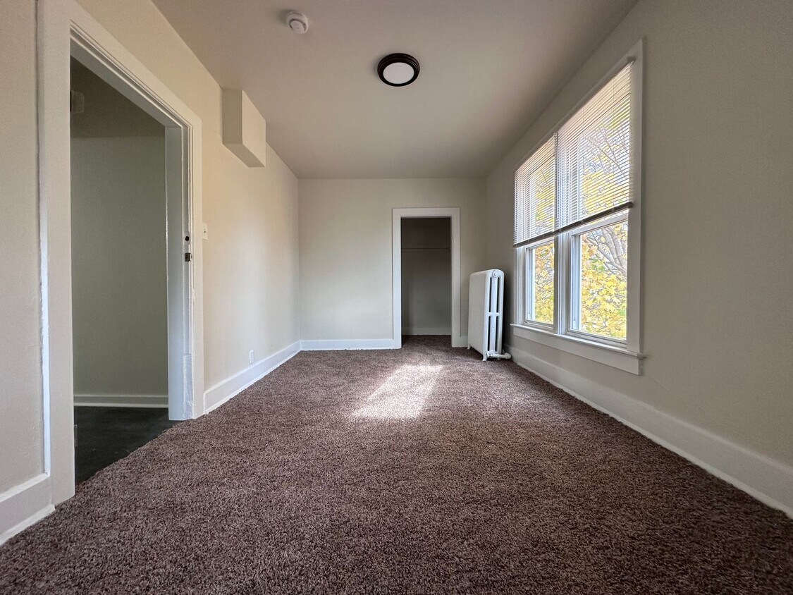 338 S Quincy St Unit C, Green Bay, WI 54301 - Room for Rent in Green ...