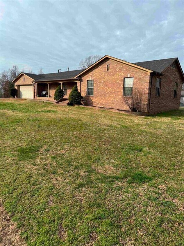 400 Thomas Rd, Eads, TN 38028 - House Rental in Eads, TN | Apartments.com