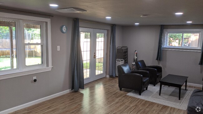 College Park Woods Apartments for Rent with Hardwood Floors - College ...