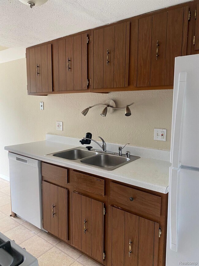 34106 Garfield Rd, Fraser, MI 48026 - House Rental in Fraser, MI ...