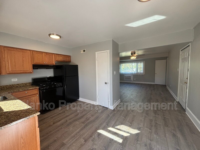 392 W Hickory St Unit 2W, Chicago Heights, IL 60411 - Condo for Rent in ...