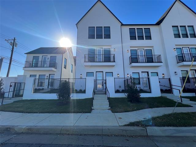 686 W Main St, Arlington, TX 76010 - Townhome Rentals in Arlington TX ...